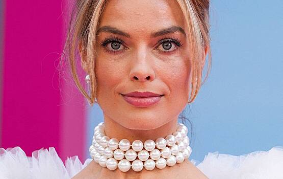Марго Робби показала обнаженное тело на обложке журнала Vogue Рамблерженский