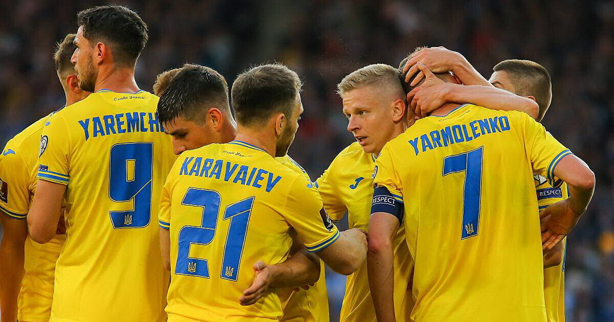 Игроки Украины и Уэльса преклонили колено перед стыковым матчем ЧМ-2022 - Рамблер/спорт